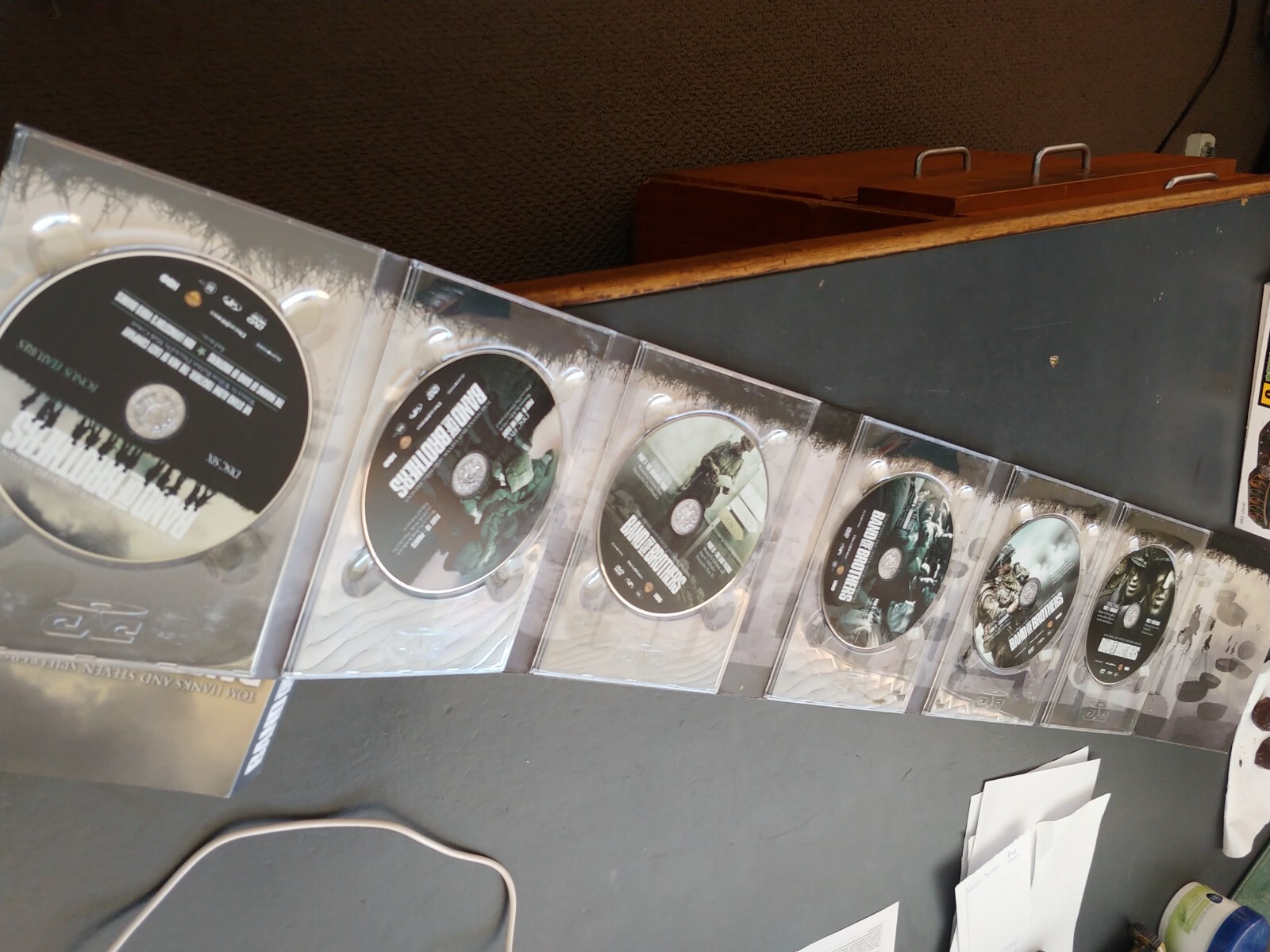 Band Of Brothers (DVD, 2001)Box set ,Tom Hanks good condition ...