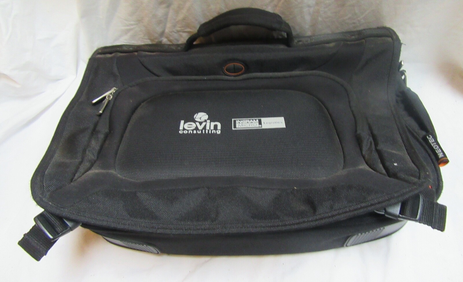 LEEDS Neotec 1900-5BK Black Nylon Soft Side Laptop Computer Zip Bag 18 ...