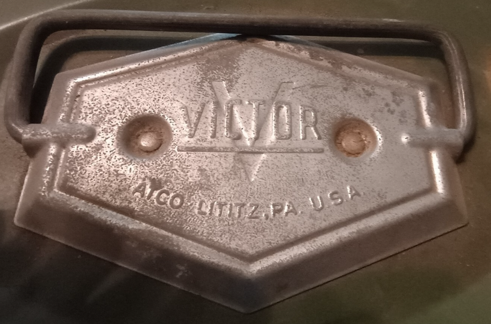 Vintage Victor Metal Tackle Box Green Fixed Tray – AI Co USA – Fishing ...