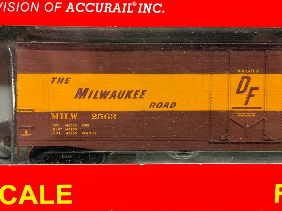 Accurail HO Milwaukee Road 50' AAR Plug Door Box Car #2563. 82029. New ...