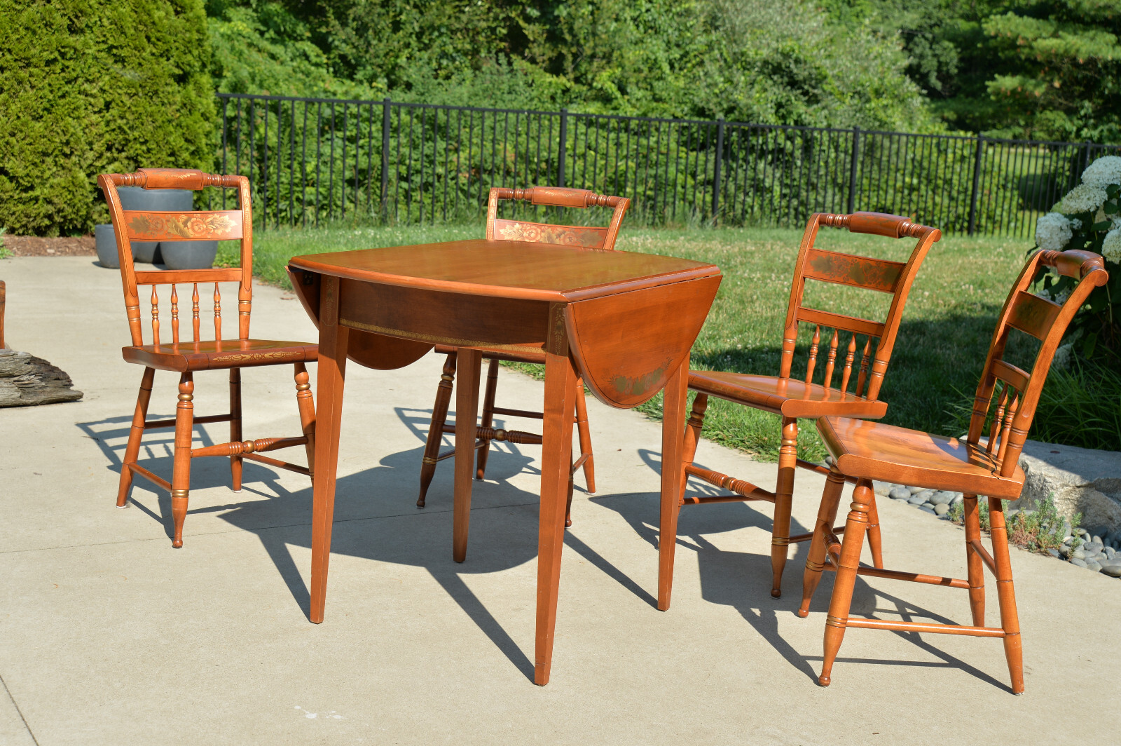 Hitchcock Maple "Apprentice" Dining Room Table with 4 Matching Chairs ...