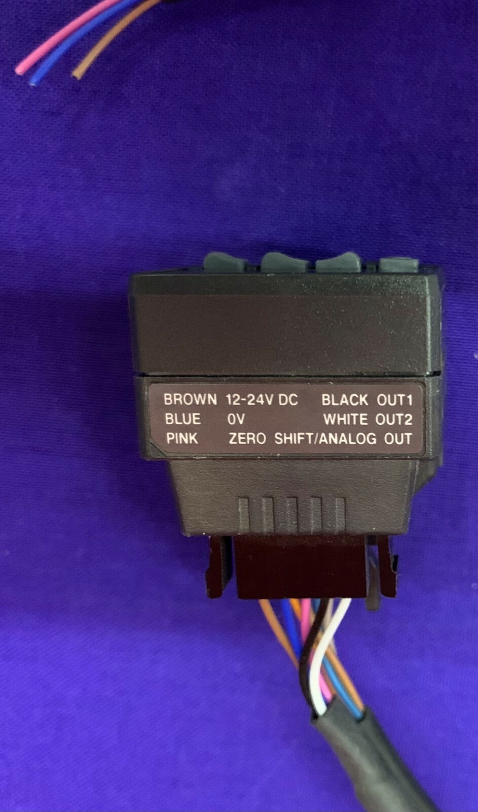 Keyence AP-C40W Amplifier Unit Pressure Sensor with mounting bracket 12 ...