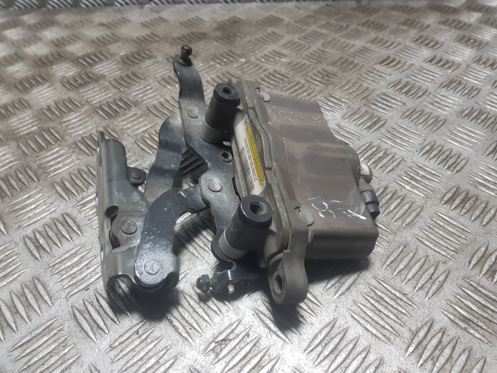 Mercedes-Benz E W212 Front Right Bonnet Crash Hinge Actuator ...