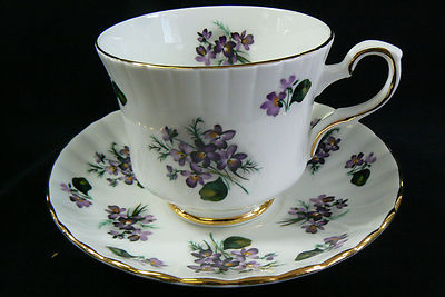 Royal Standard Tea Cup & Saucer Set Floral Pattern Fine bone china ...
