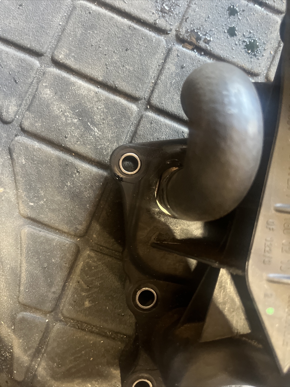 12-15 Mercedes W204 C250 SLK250 M271 Engine Oil Filter Housing ...