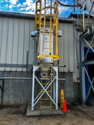 MAC Baghouse dust collector - 62 sf. Model 54ST9. Only used for about ...