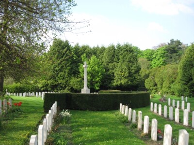 Photo 6x4 War Graves and Memorial Cross, St Michael's, Halton Wendover ...