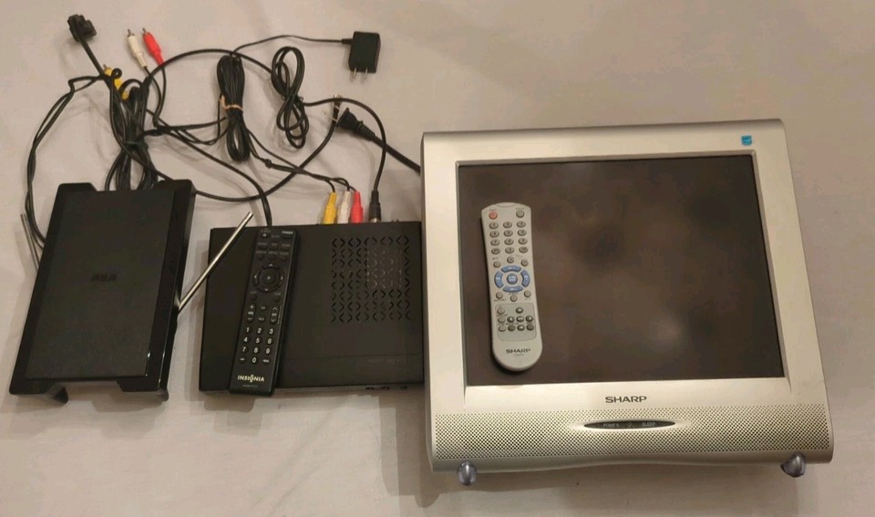 Sharp LC-13AV6U Vintage 13" LCD Television Gaming TV Remote DTV Antenna ...