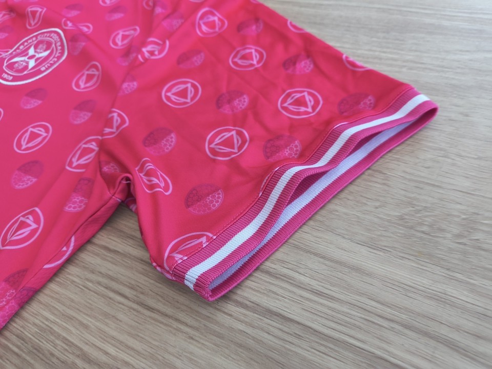 2025/2026 St Albans City Home Football Shirt XL Mens Pink Hummel Enter ...