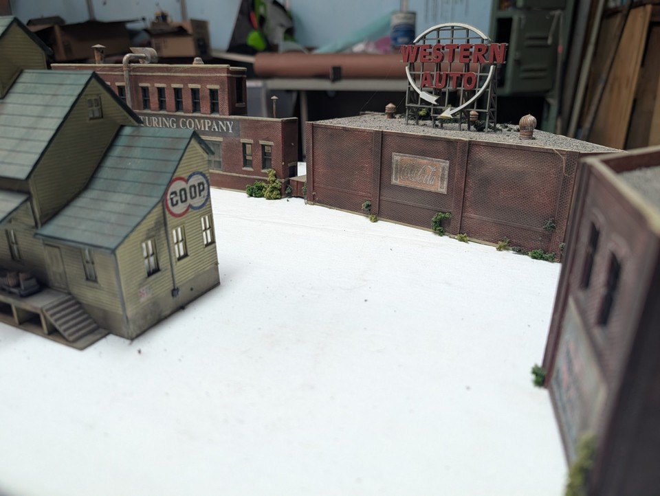HO Scale Industrial & Commercial Buildings Lot - Painted, Weathered | eBay