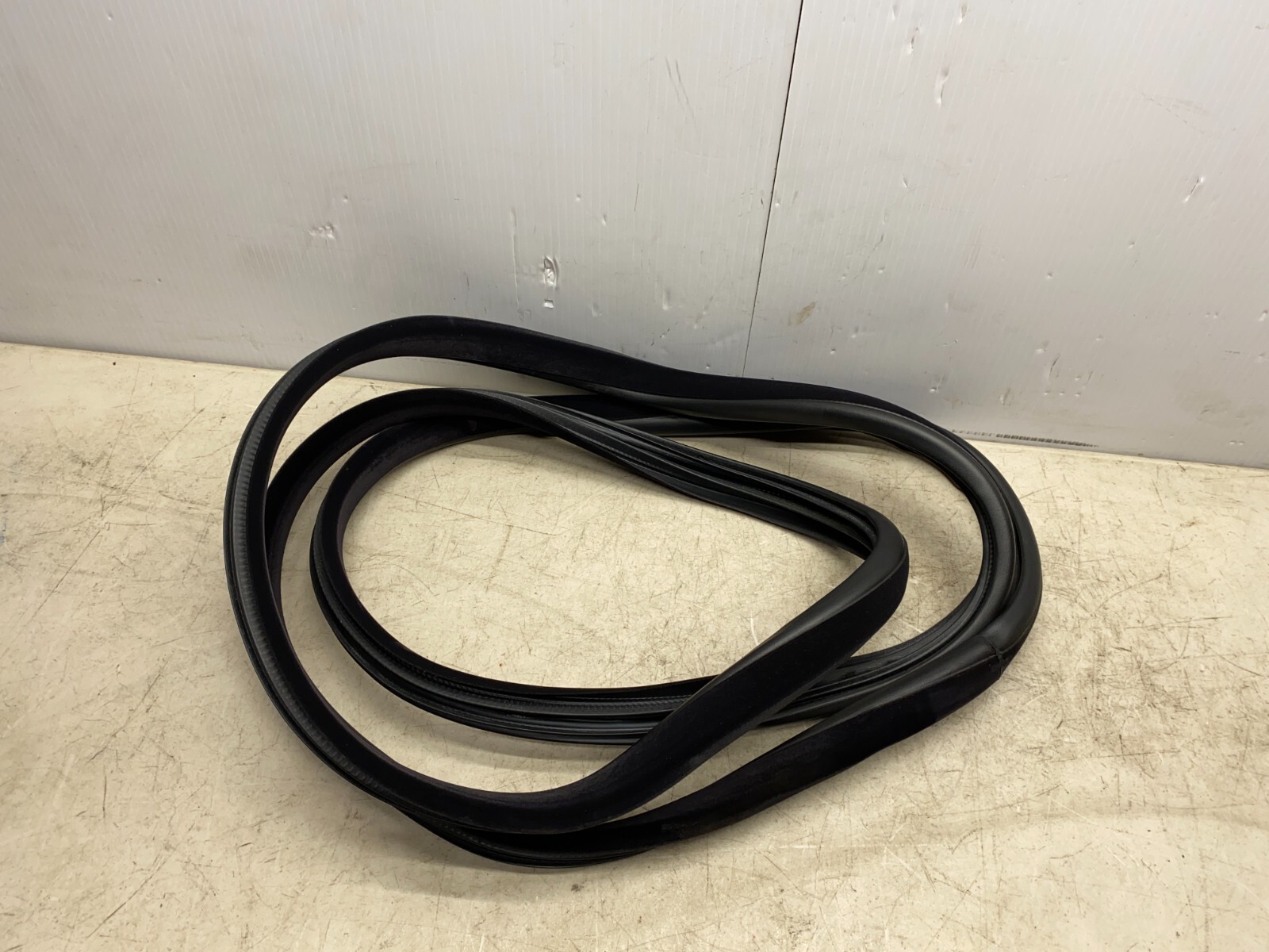 2003-2006 VOLVO XC90 RIGHT REAR DOOR SEAL RUBBER BODY MOUNTED OEM | eBay
