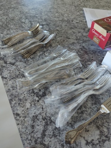 Oneida Distinction Deluxe KENNETT SQUARE Stainless FLATWARE 72 PIECES ...
