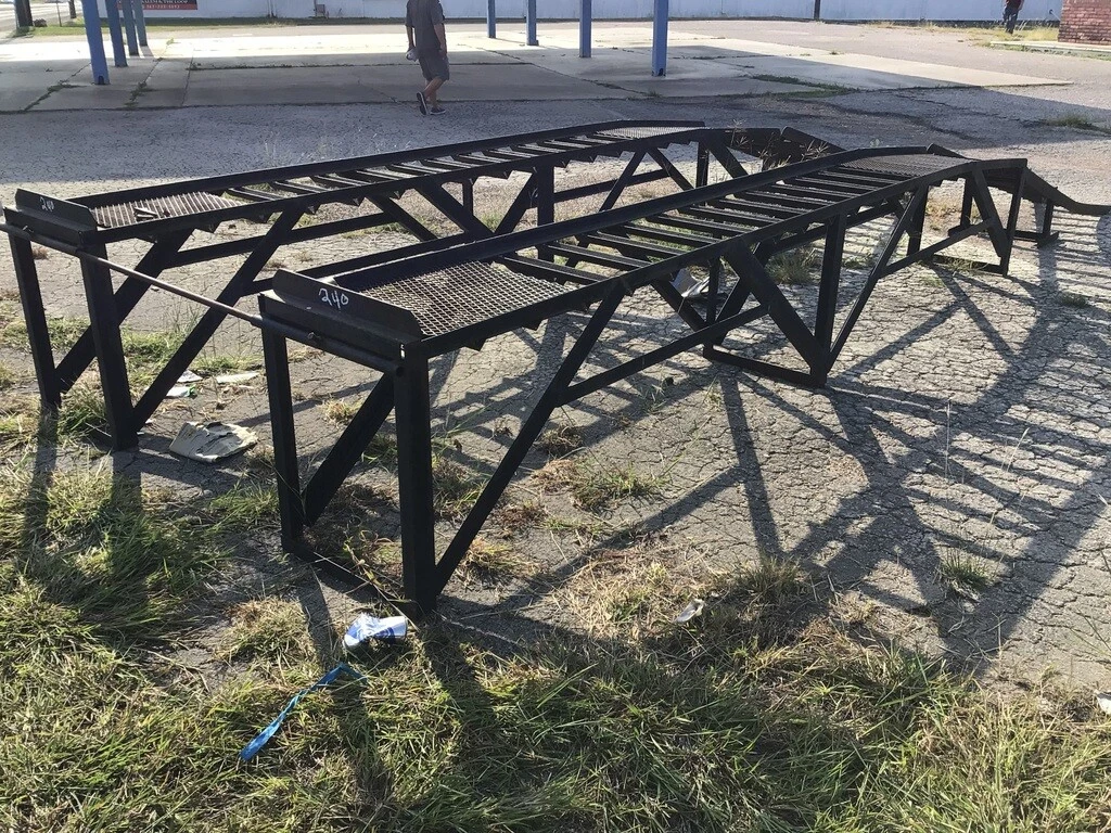 Automotive Display Ramps For Trucks