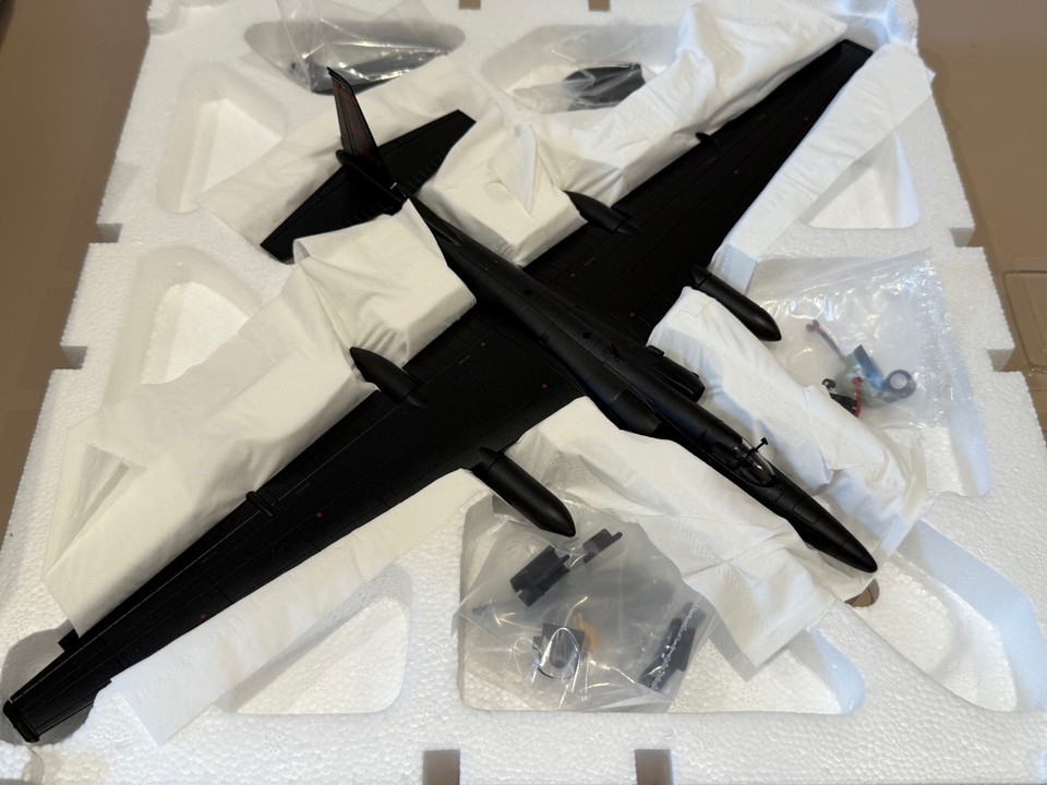 Hobbymaster 1:72 Lockheed U-2S Dragon Lady USAF 9th RW RAF Fairford ...