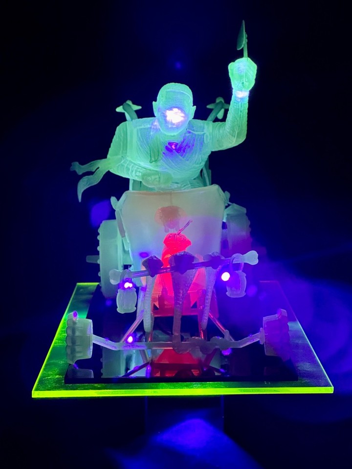 Polar Lights Aurora Mummy's Chariot Glow model kit built with color ...