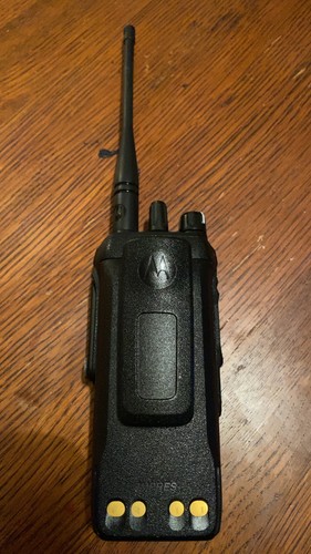 Motorola R7 UHF portable with speaker mic,charger and antenna | eBay