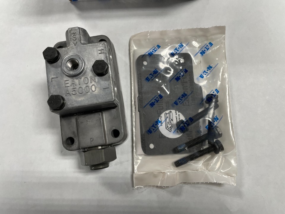 Eaton Fuller Slave Valve K2424 | A5000 Valve | Includes Gasket & Bolts ...