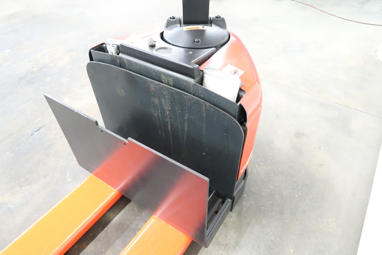Linde EW60-02, 6,000# Electric Pallet Jack, No Battery, Demo unit ...