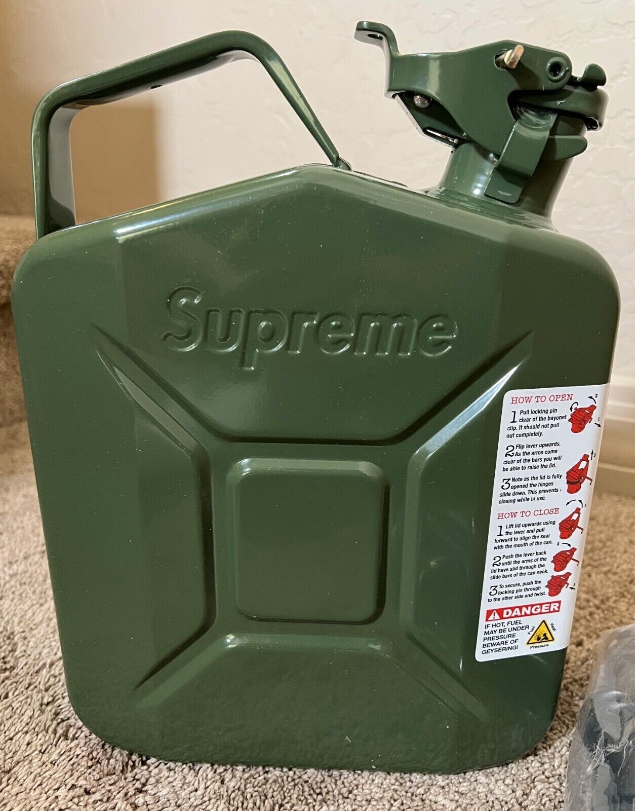 Supreme Gas Jerry Can 5L water gas Olive Green Wavian Military FW2020 ...