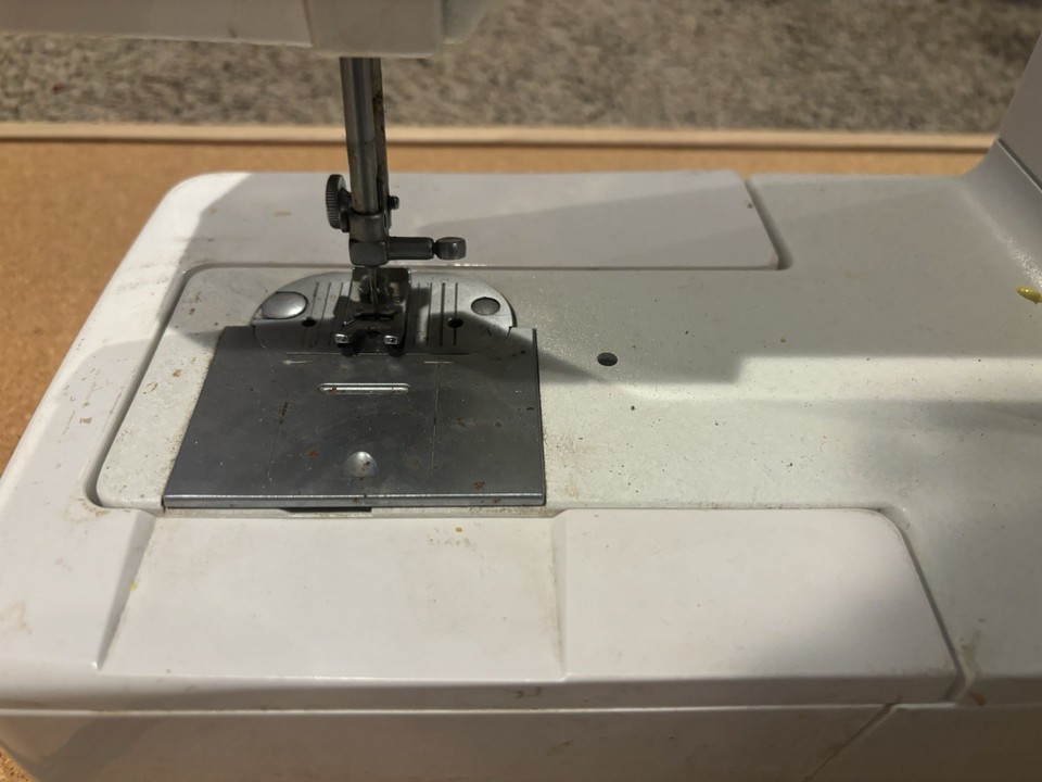 Singer 9410 Sewing Machine Unknown Condition NO PEDAL | eBay