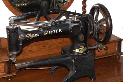 Sewing Machines - Singer 29-4
