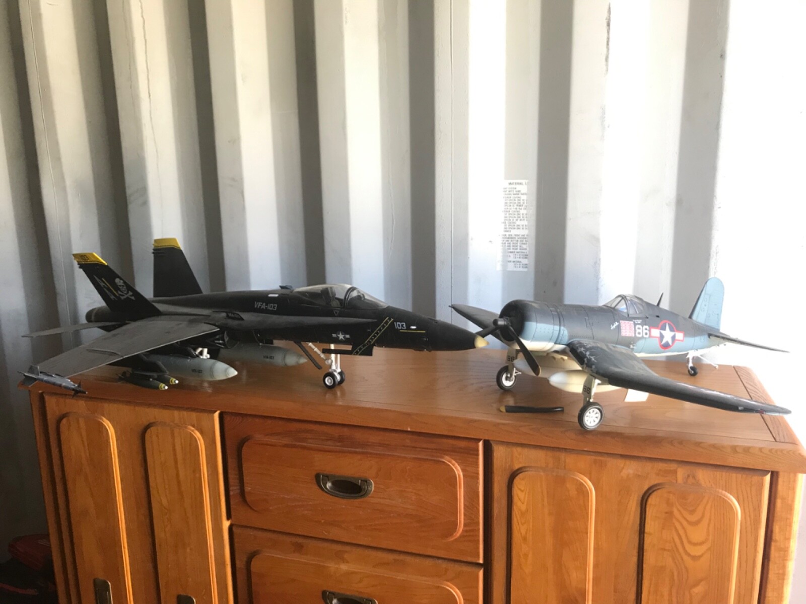 BBI Elite Force F/A-18 HORNET 1:18 Scale Jolly Rogers 21st century f4u ...