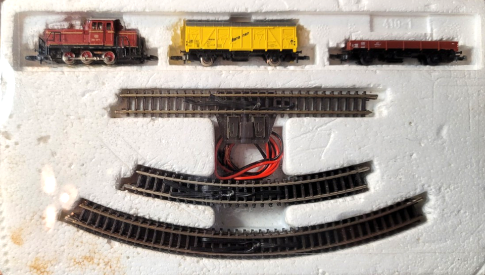 Z Marklin 8172 DB Starter set w/8864 loco, 2 Freight cars, track(tested ...