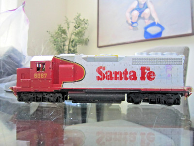 BACHMANN HO SCALE SANTA FE EMD GP40 DIESEL LOCOMOTIVE 6067 DUAL DRIVE ...