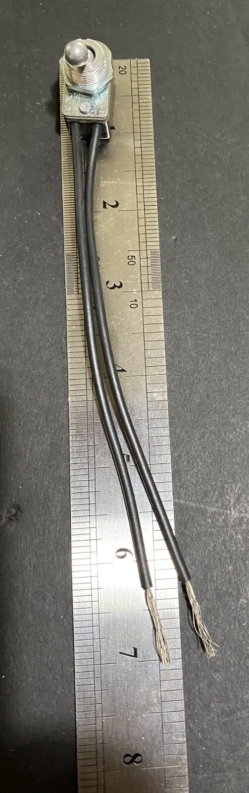 LEVITON Toggle Switch Maintained Contact 1-Pole, 6/3 Amp 125/230V w/ 6 ...