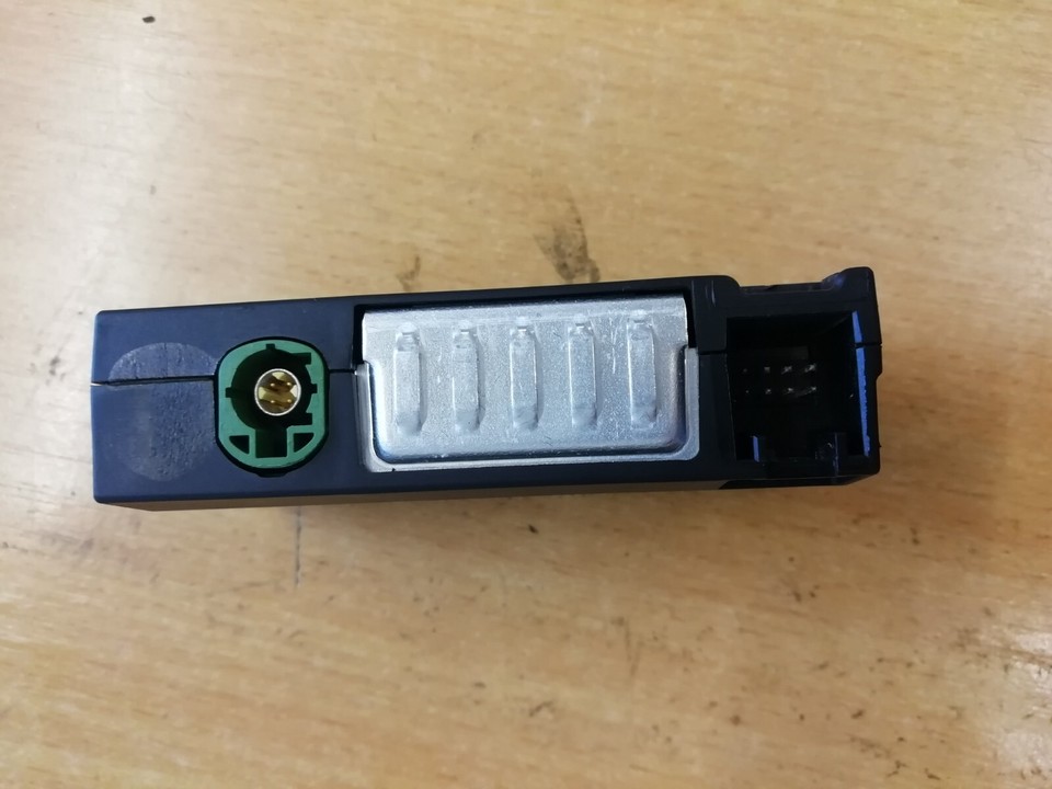 BENTLEY BENTAYGA 2017 USB AUX PORT SOCKET MEDIA MODULE CONNECTOR ...