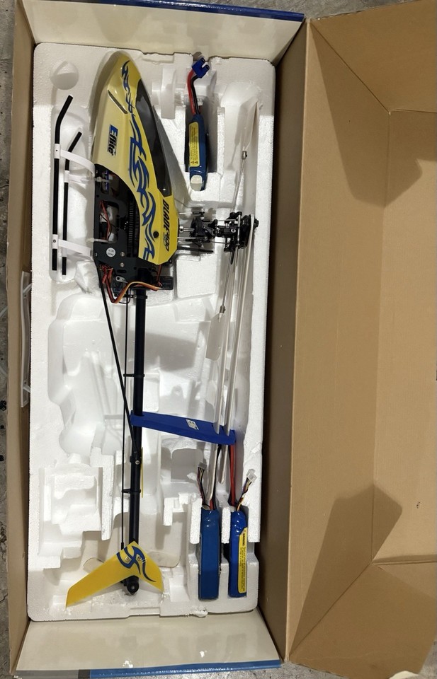 E-flite Blade 400 3D RC Helicopter with Spektrum DX6i 6-Channel ...