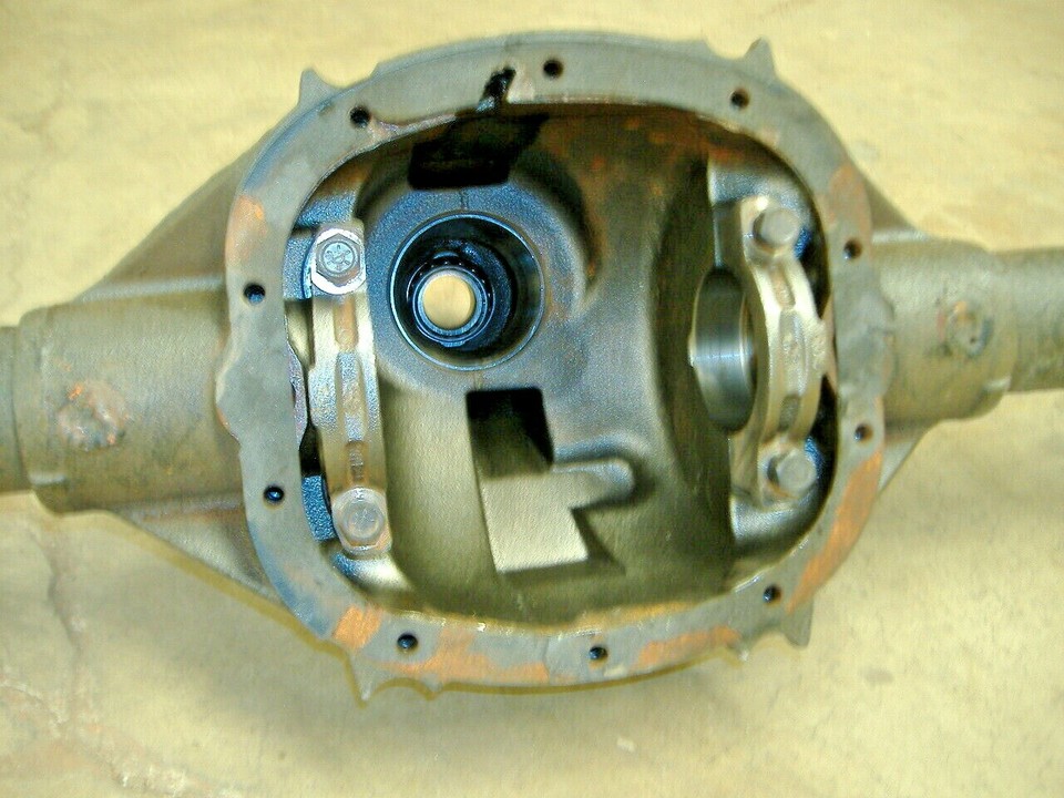 chevy S10 rear end axle housing 82 - 05 yr empty shell gmc sonoma 7.65 ...