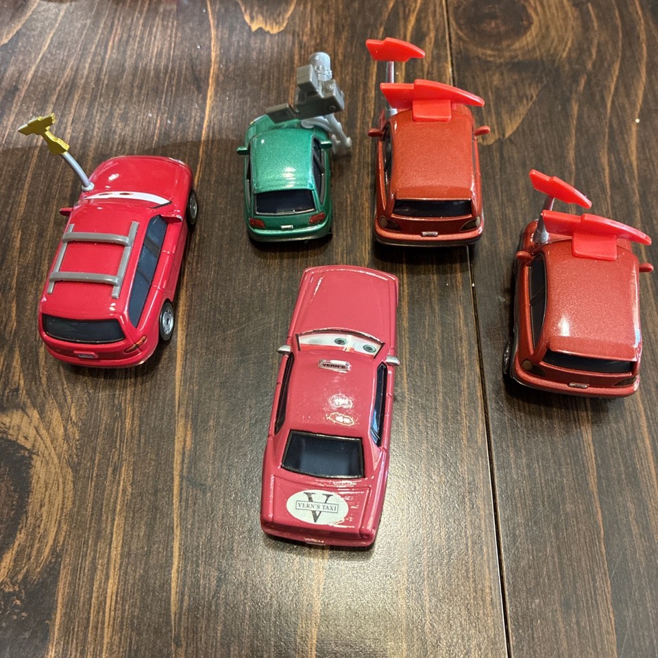 Disney Cars Lot Kit Revster Dash Boardman Vern Taxi Lightning 95 Fans ...