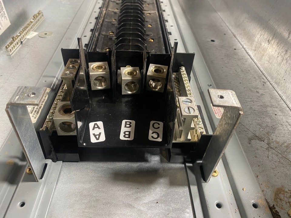 Square D NEHB Panelboard 225A 3PH 480Y/277V Type 1 Encl 4W 42 Space CAN ...