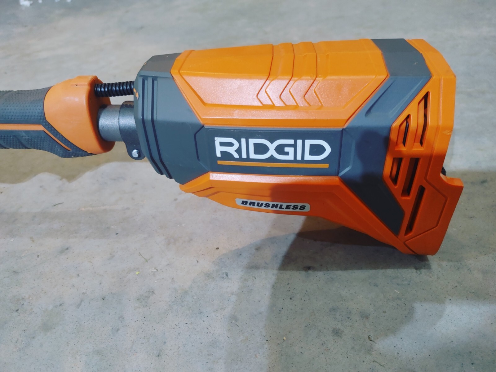 RIDGID 18V Brushless Cordless Battery 14-inch String Trimmer (Tool Only ...