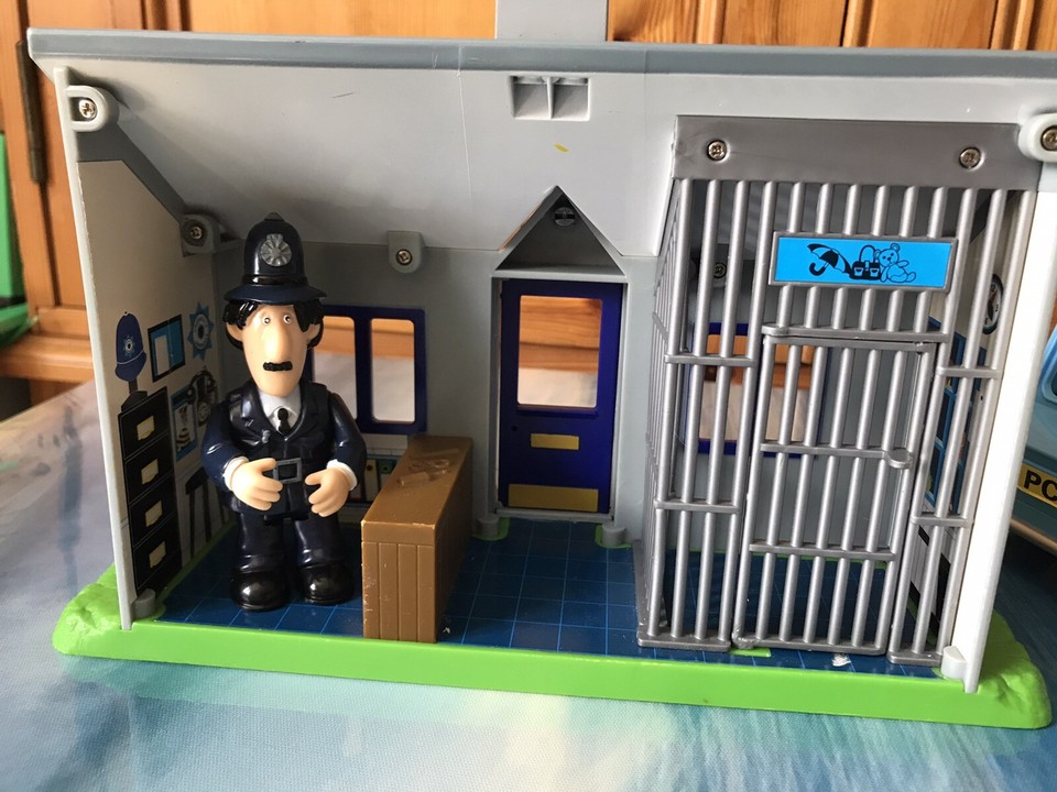 Postman Pat Rare Police Station With Car And PC Selby | eBay