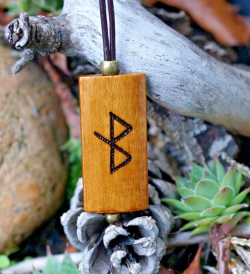 Runic wooden pendant necklace - Healing rune - Wood pyrograved by hand ...