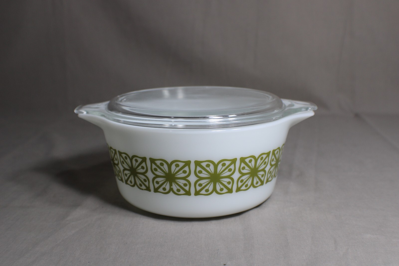 1 Pyrex 474-B White 1 1/2 Qt Bowl With Glass Lid Verde Square Green ...