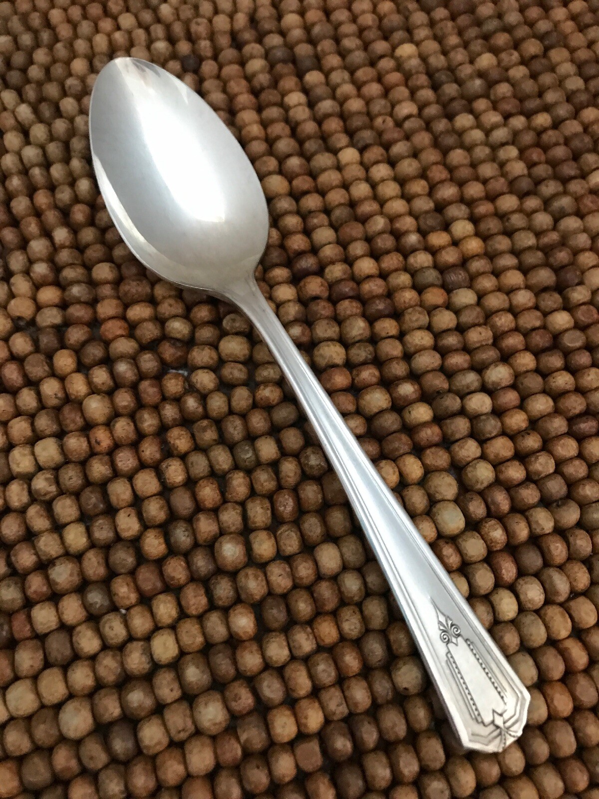 Oneida SHELTON Silverplate Beaded Diamond Scroll Flared Lined Hdl ...