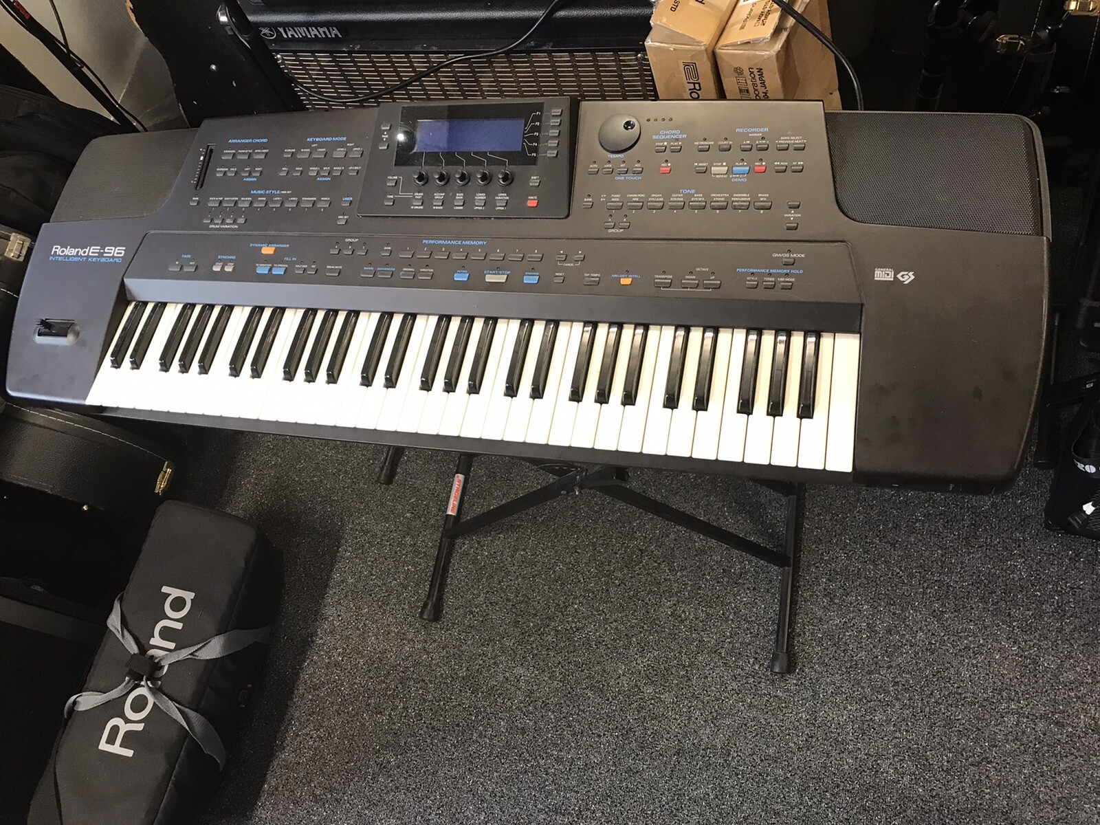 Roland Intelligent Synthesizer E-96 Keyboard 61 keys in excellent ...