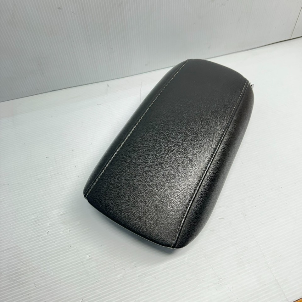 2013-2016 Ford Fusion Armrest Center Console Lid Black Leather ash ...