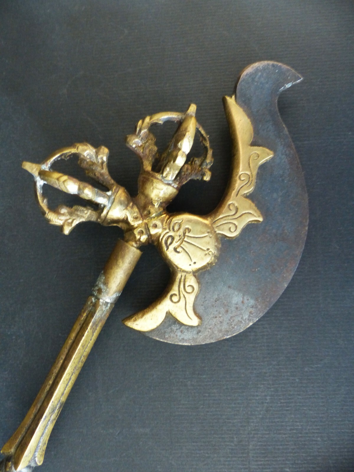 ANTIQUE PARASHU (RITUAL AXE) WITH 3 HALF-VAJRAS – TIBET – SECOND HALF ...