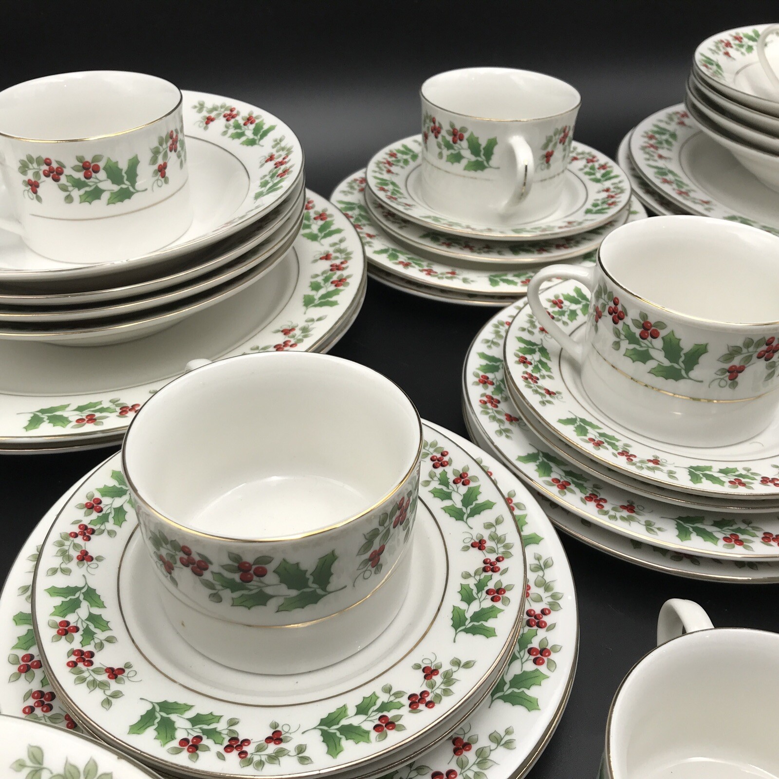 Gibson Housewares Vintage China Christmas Charm Delight 52Pc Dinner Set ...