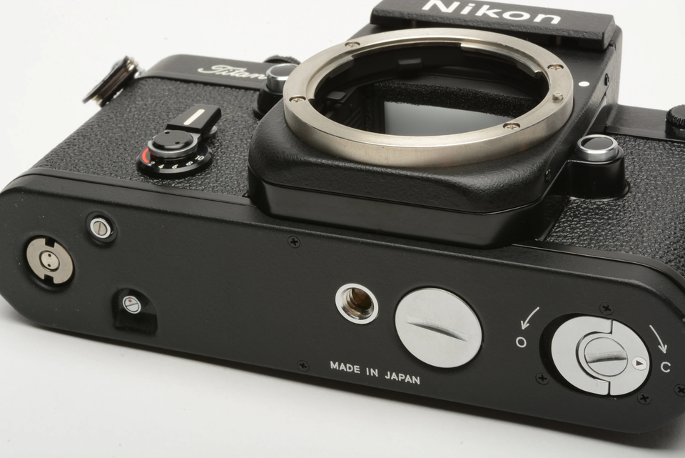 Nikon F2T Titan w/DE-1 type 4 prism, "J" screen, MINT condition, wow ...