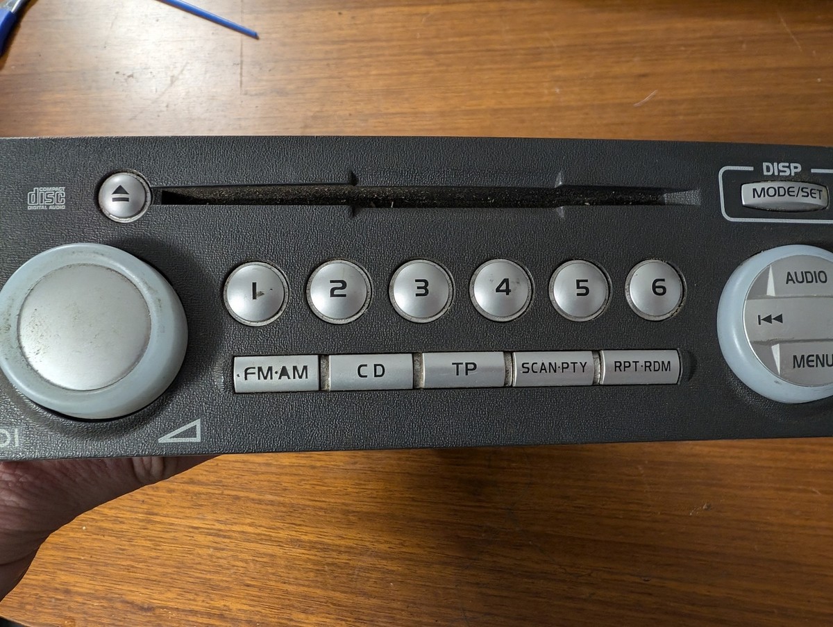 Mitsubishi Colt Cz1 Stereo System Radio CD Player MR587702HB Mitsubishi Colt Cz1 Stereo System Radio CD Player MR587702HB