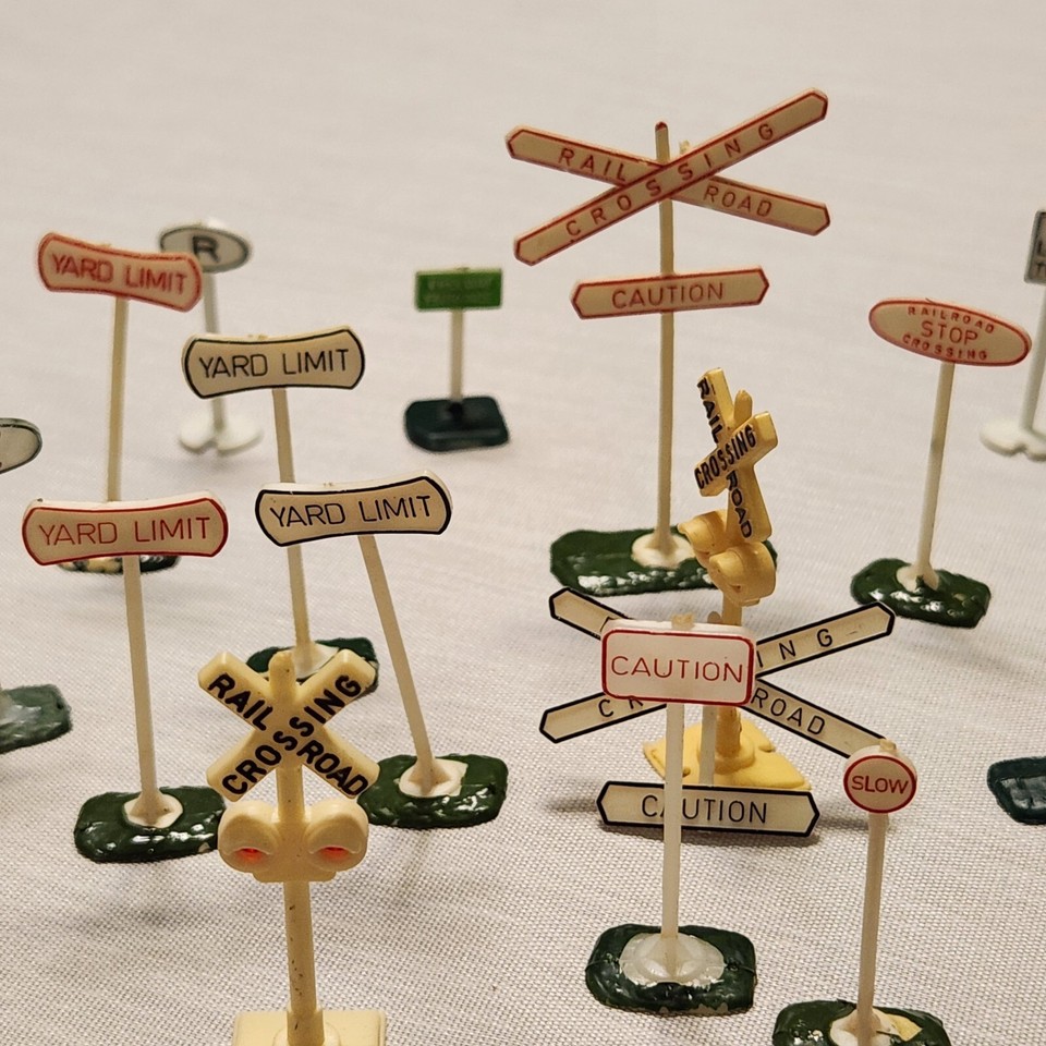 Vtg HO Scale Railroad Crossing Signs & Road Signs Model Train Road 55 ...