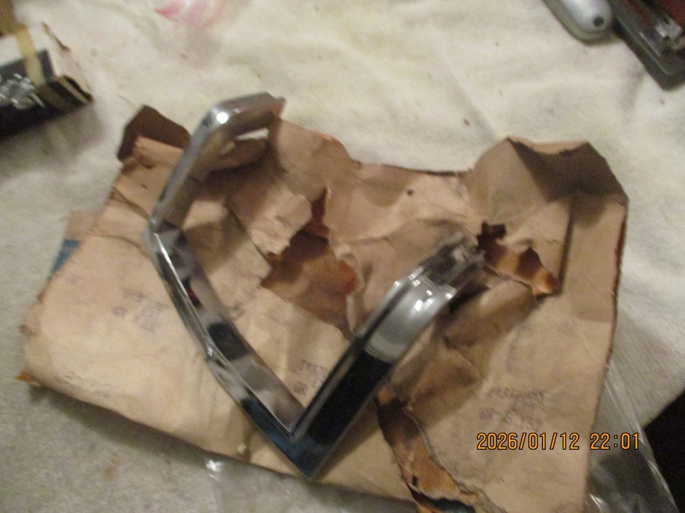 NOS 1977 CHEVROLET CAPRICE RIGHT HAND DIECAST SIDE MARKER LAMP MOULDING ...