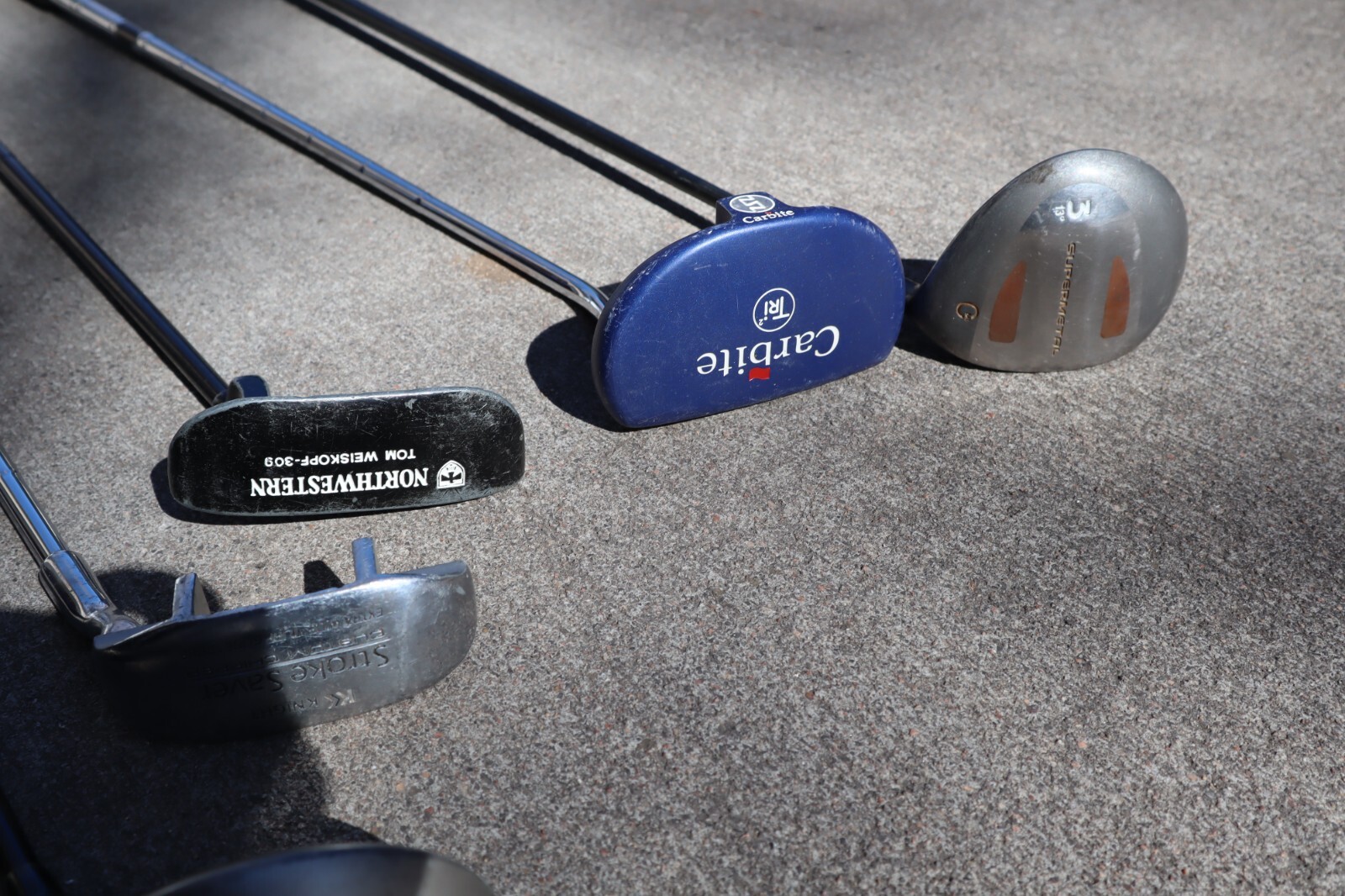 A Lot Of 8 Random golf clubs, driver, putter (Ping, Carbite, Nitro ...