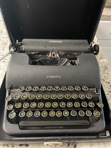 Vintage Smith & Corona Standard Typewriter 1939 Black W/ Case Floating ...