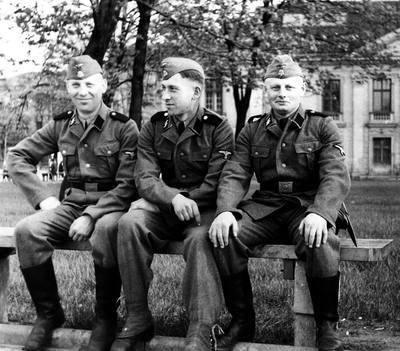 WWII Photo German Soldiers on Bench WW2 B&W World War Two / 2229 | eBay